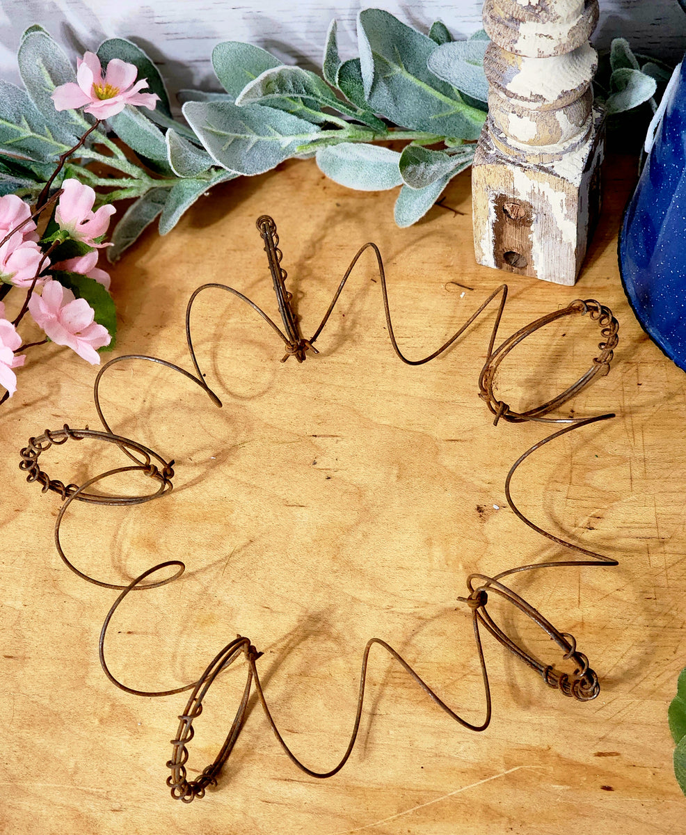 Large Bedspring Wreath – Hilde's Farmhouse